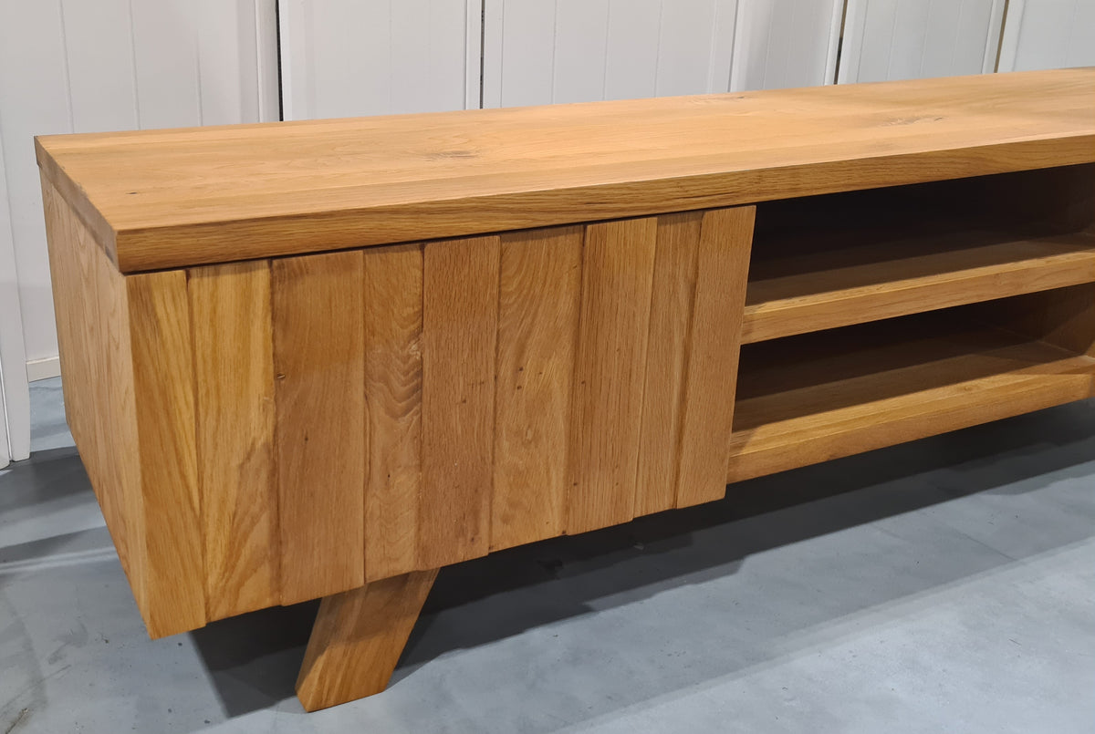 Chestnut Wood Entertainment Unit - $30 / week (6 week hire) – Sydney ...